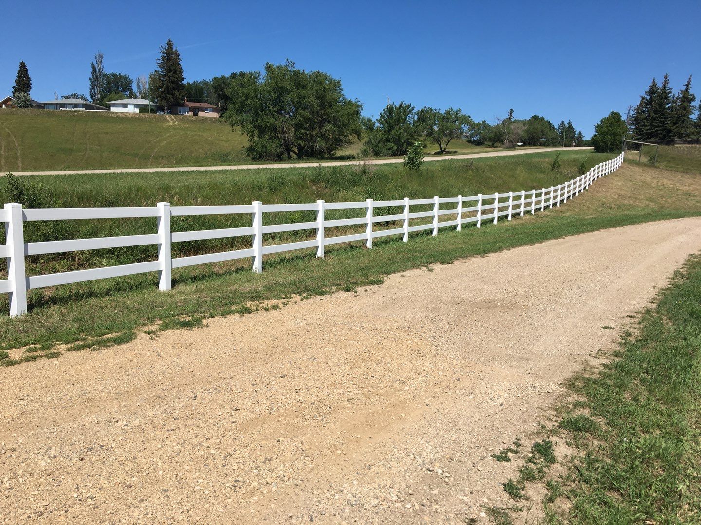 Vinyl/PVC - STRICTLY FENCES